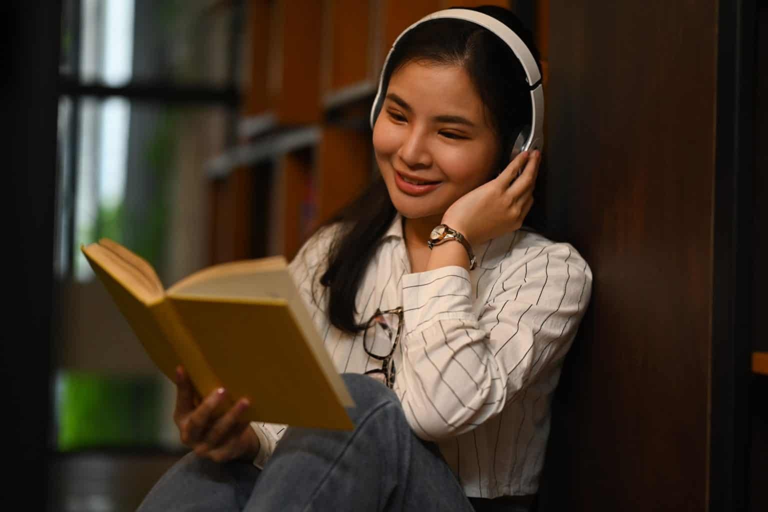 Reading Books 📖 vs. Listening To Audiobooks 🎧 - Difference!